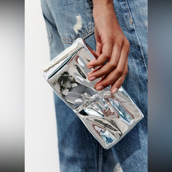 Zara | Bags | Zara Metallic Box Clutch With Crossbody Chain Strap 224 ...